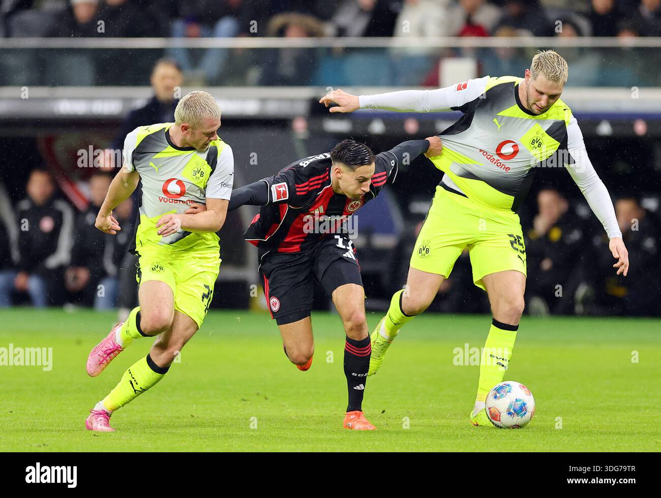 from left: Julian Ryerson, Younes Ebnoutalib (Frankfurt), Niklas Suele ...