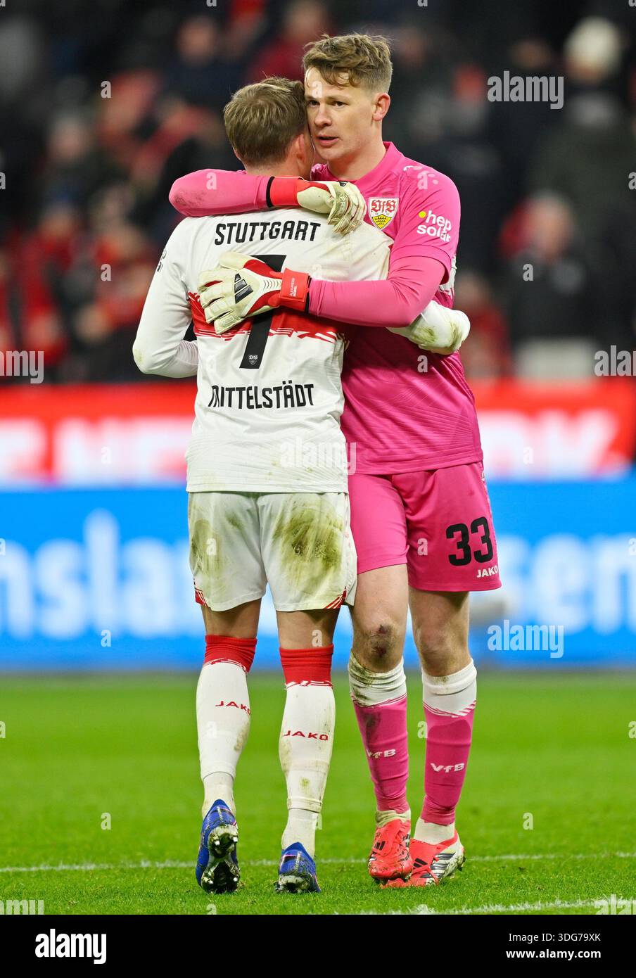 From left: Maximilian Mittelstaedt, goalkeeper Alexander Nuebel ...