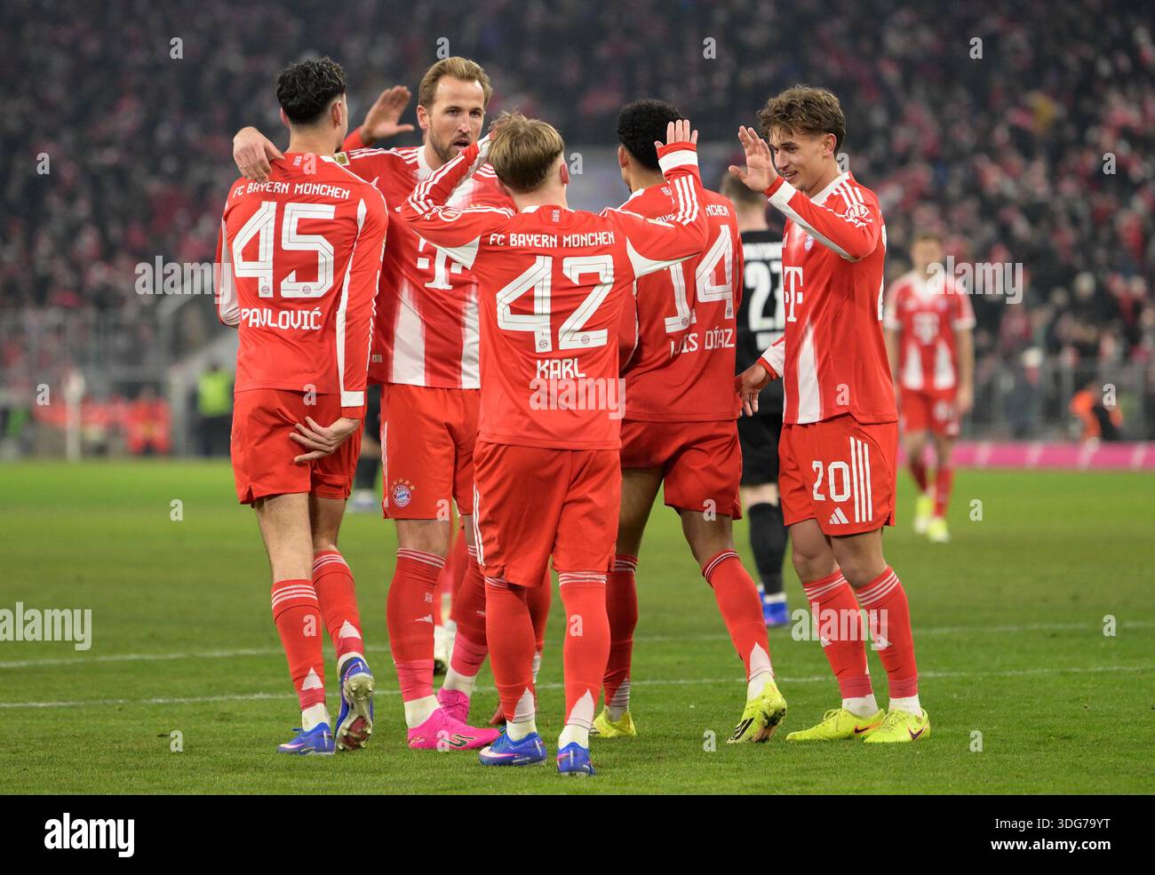 4:1 Goal, celebration after own goal by Moritz Jenz (Wolfsburg) from ...