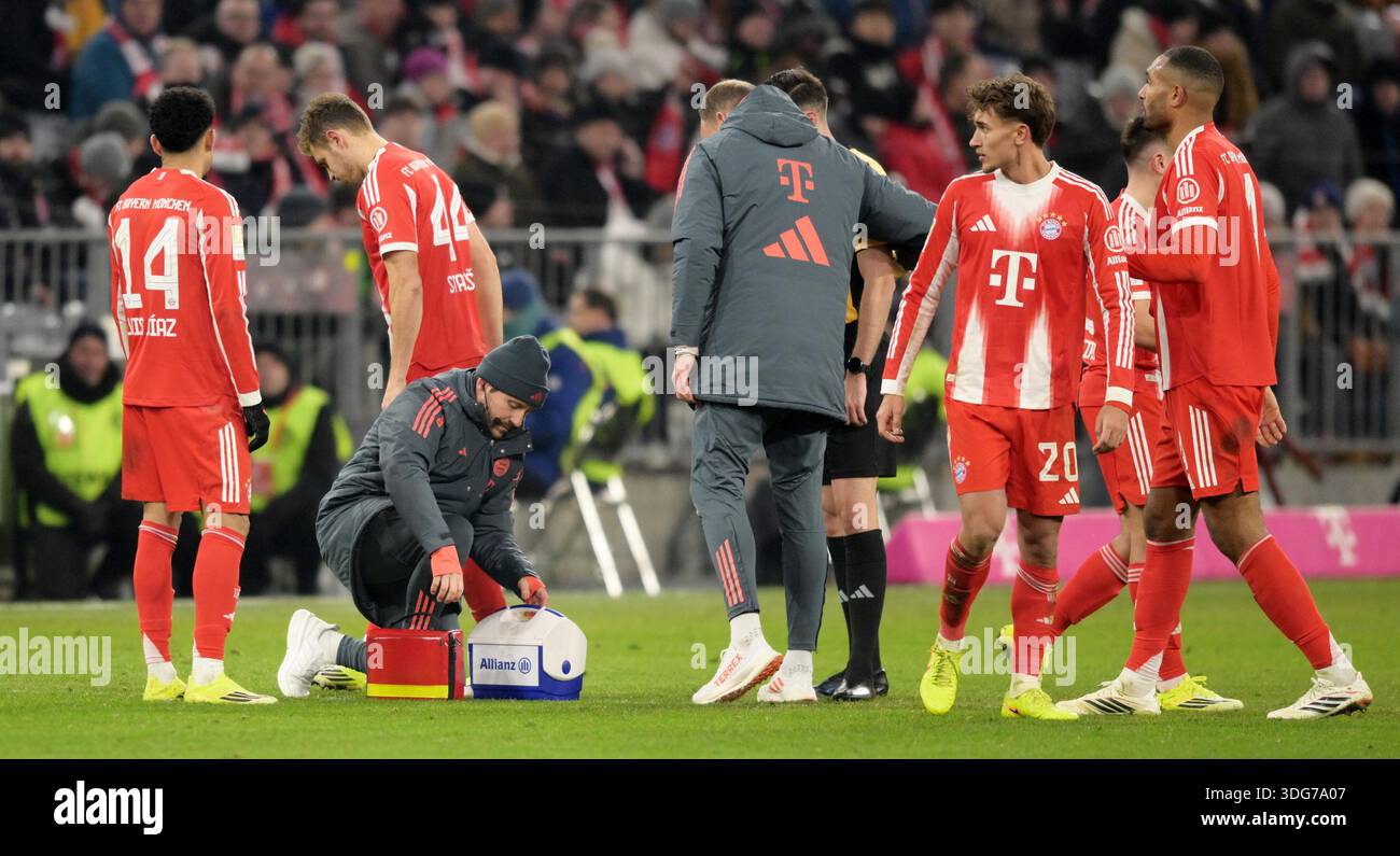 from left: Luis Diaz, injury Josip Stanisic (Bayern) Munich, January 11 ...