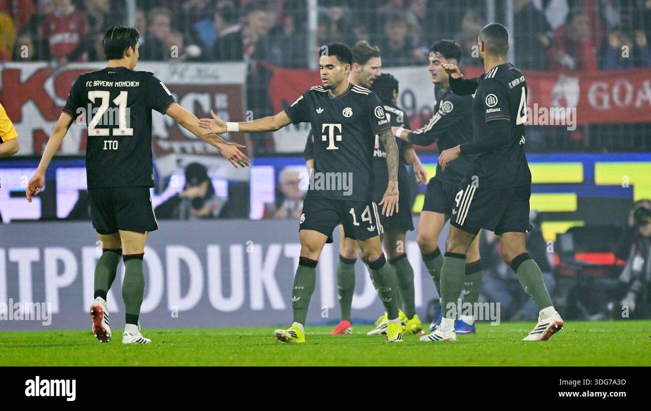 1:1 Goal, celebration, from the left Hiroki Ito, Luis Diaz, Jonathan ...