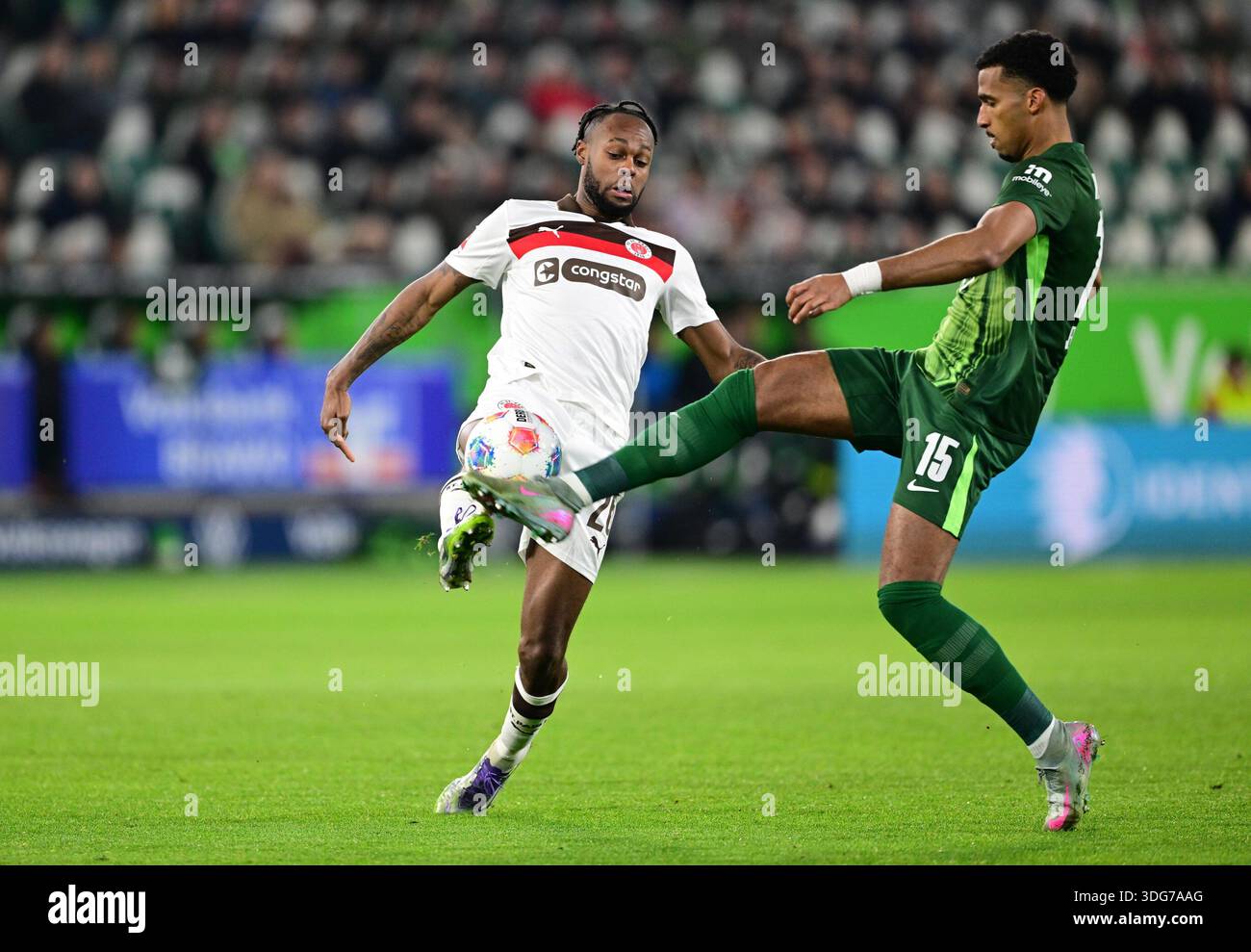 from left: Ricky-Jade Jones (St. Pauli), Moritz Jenz Wolfsburg, January ...