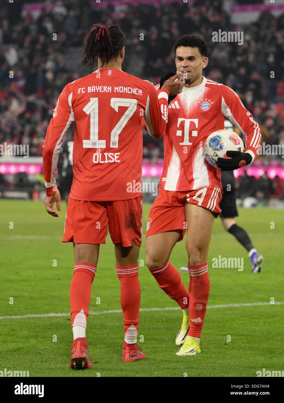 4:1 goal, celebration after own goal by Moritz Jenz (Wolfsburg) from ...