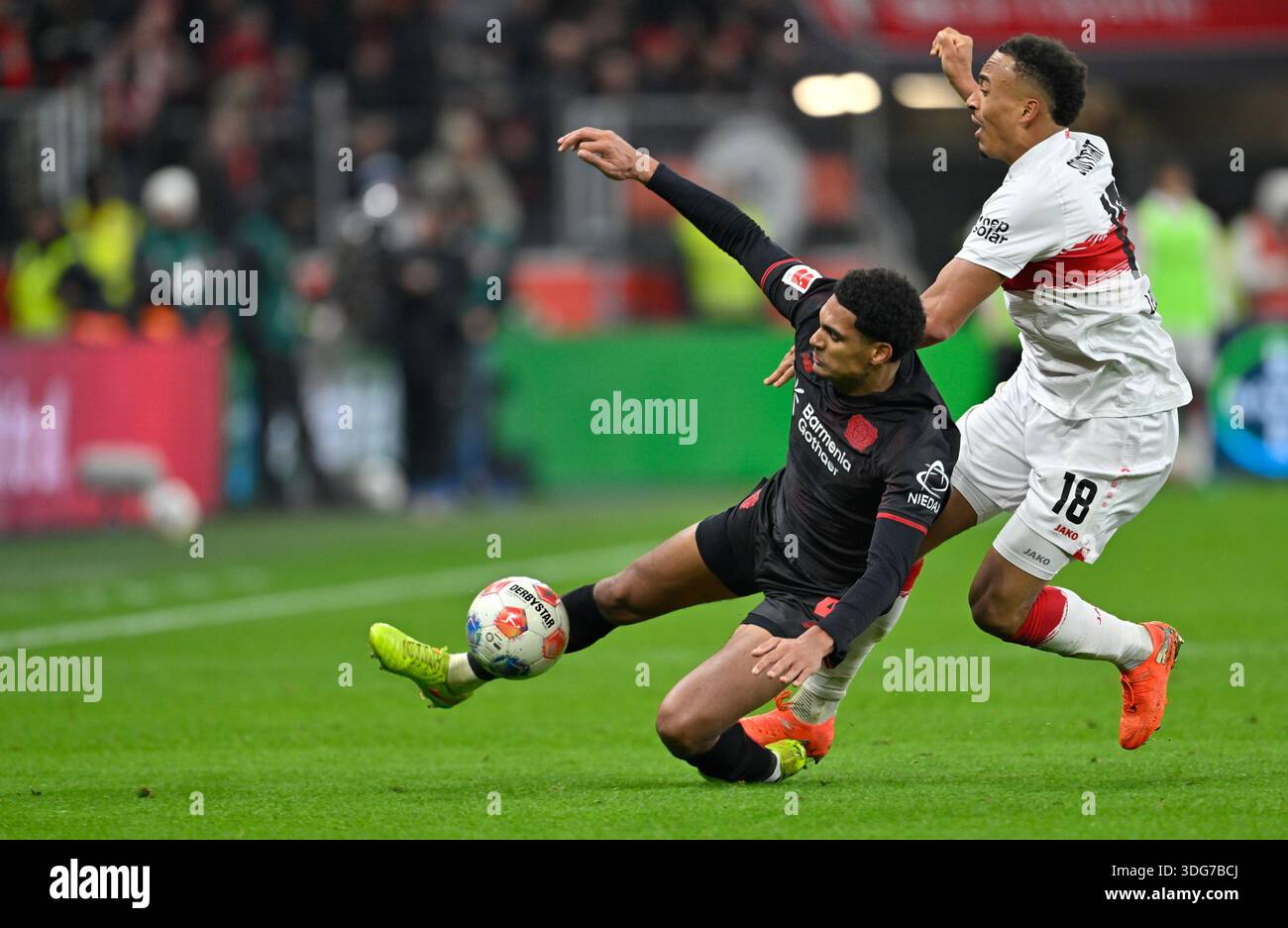 from left: Jarell Quansah, Jamie Leweling (Stuttgart) Leverkusen ...