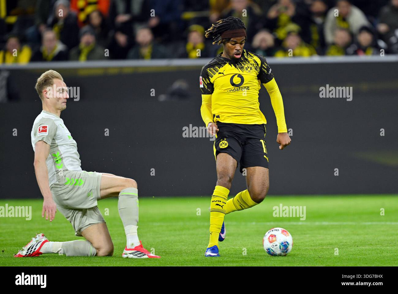 from left: Amos Pieper, Carney Chukwuemeka (Dortmund) Dortmund, January ...