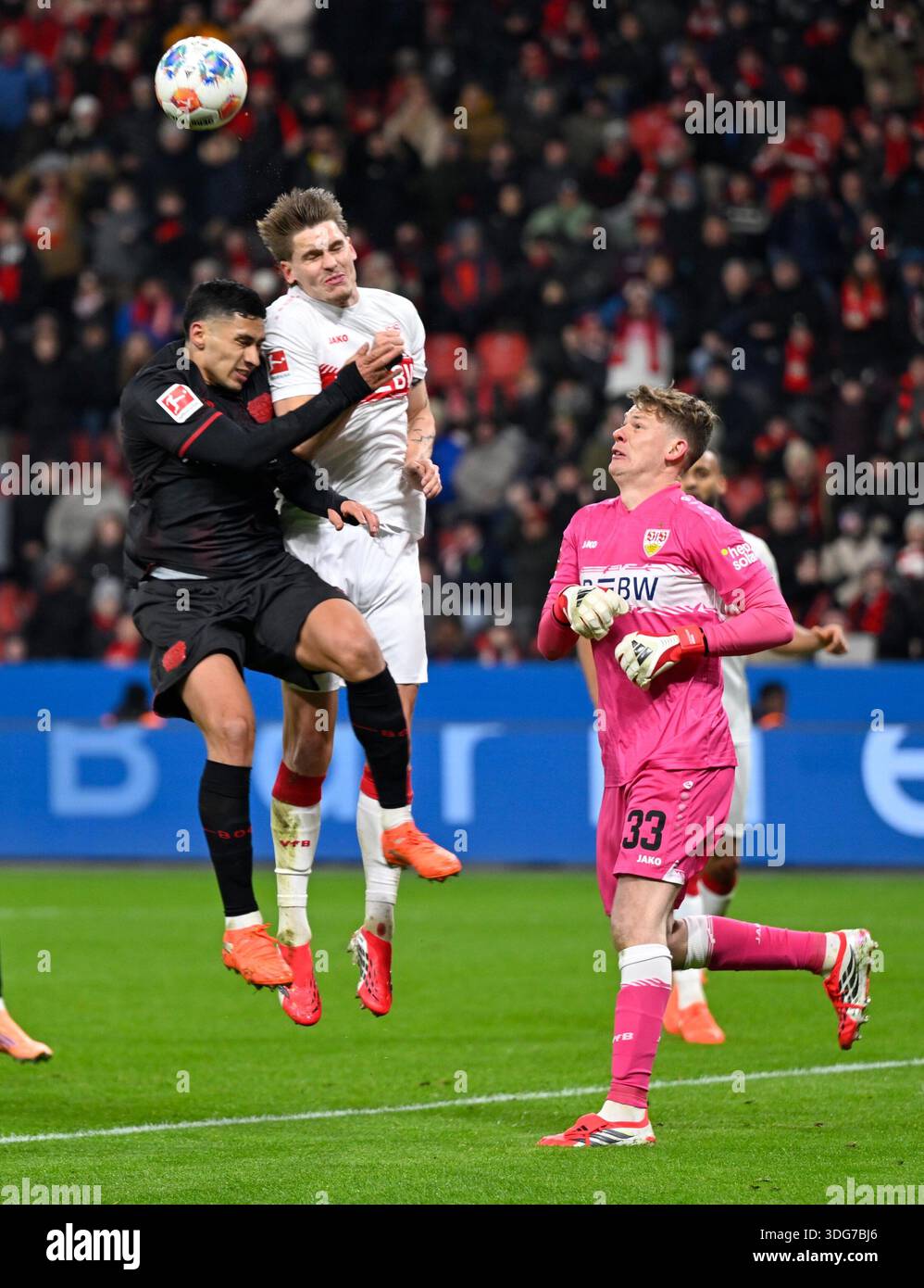 From left: Ezequiel Fernandez (Leverkusen), Ramon Hendriks, goalkeeper ...