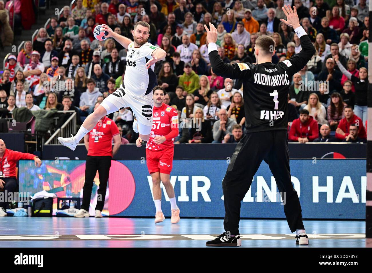 L. L. Lukas Mertens (Germany), goalkeeper Dominik Kuzmanovic (Croatia ...