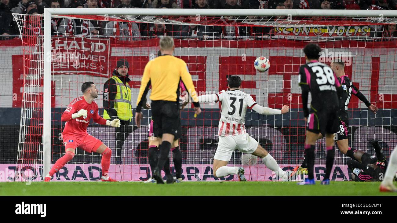 2:1 Goal, scored by goalkeeper Daniel Heuer Fernandes (HSV Hamburg ...