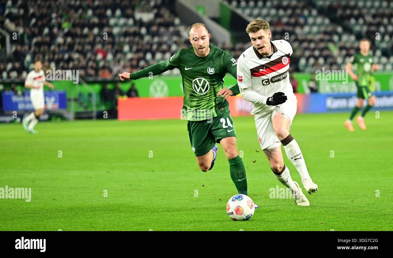 from left: Christian Eriksen, Eric Smith (St. Pauli) Wolfsburg, January ...