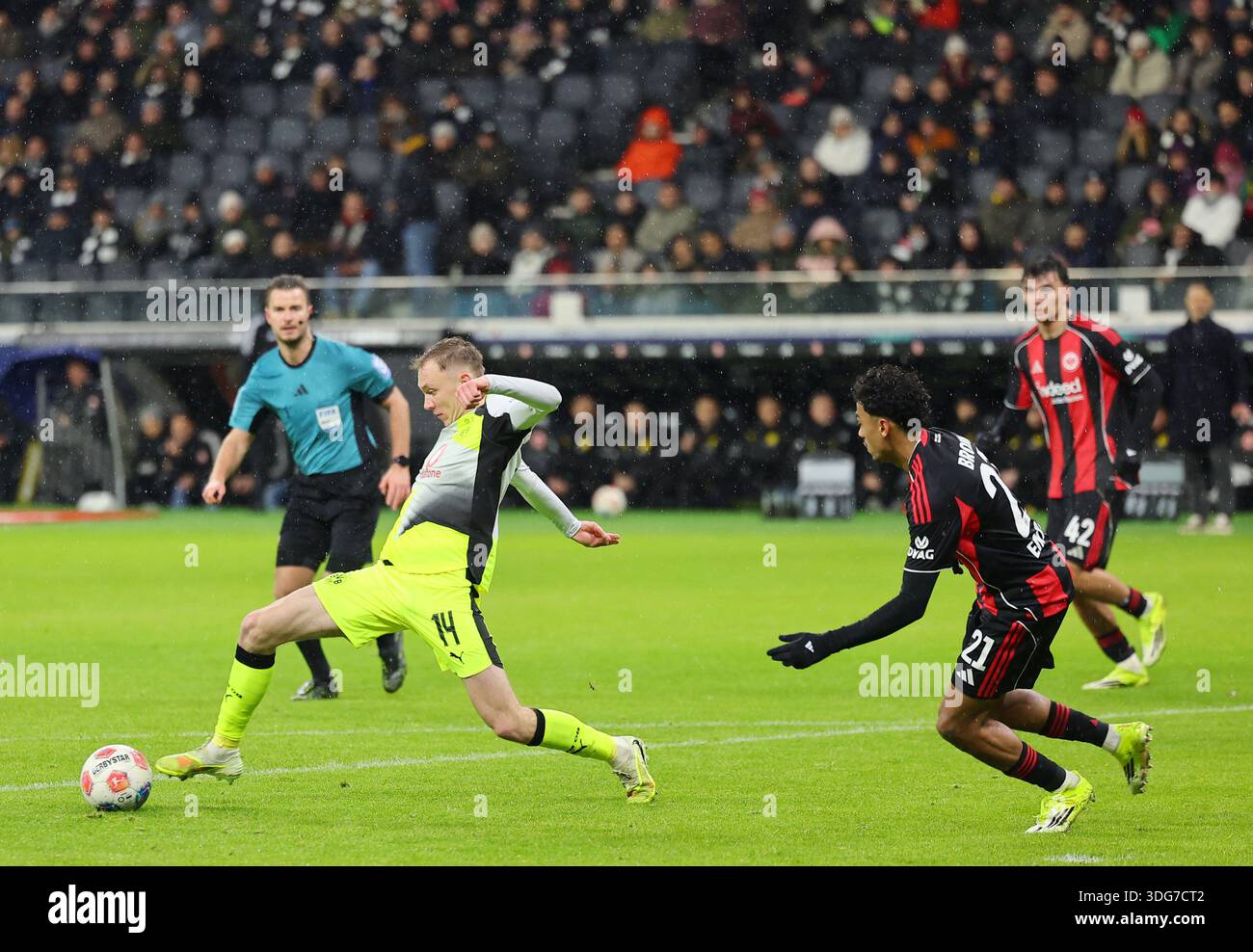 from left: Maximilian Beier (Dortmund), Nathaniel Brown Frankfurt ...