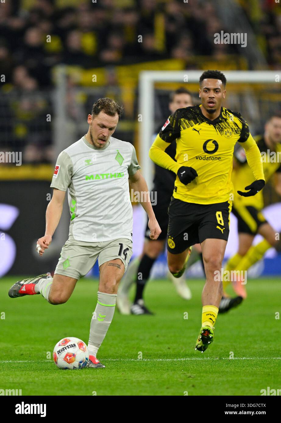 from left: Senne Lynen (Bremen), Felix Nmecha Dortmund, January 13 ...