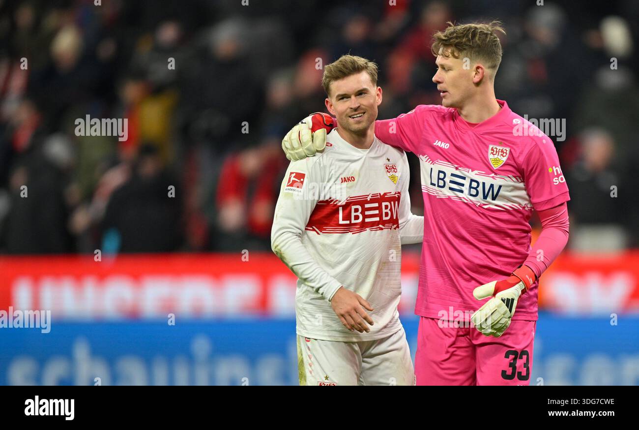 from left: Maximilian Mittelstaedt, goalkeeper Alexander Nuebel ...
