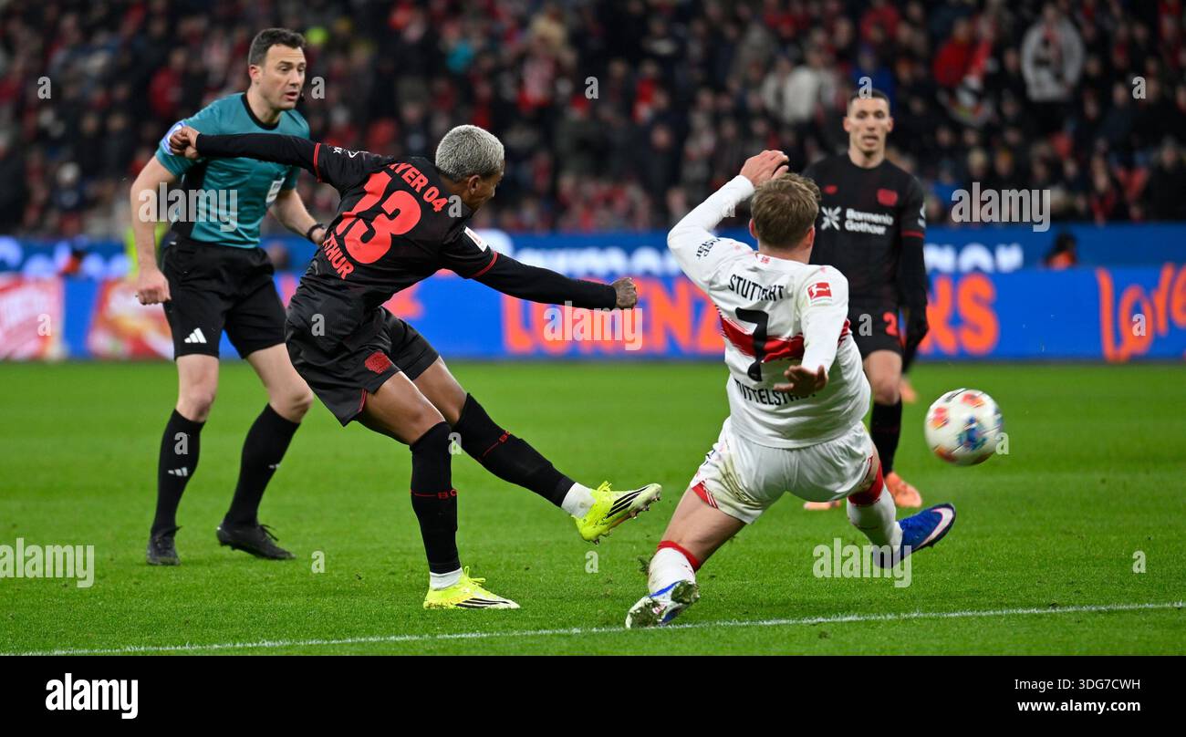 From left: Arthur, Ramon Hendriks (Stuttgart) Leverkusen, January 10 ...