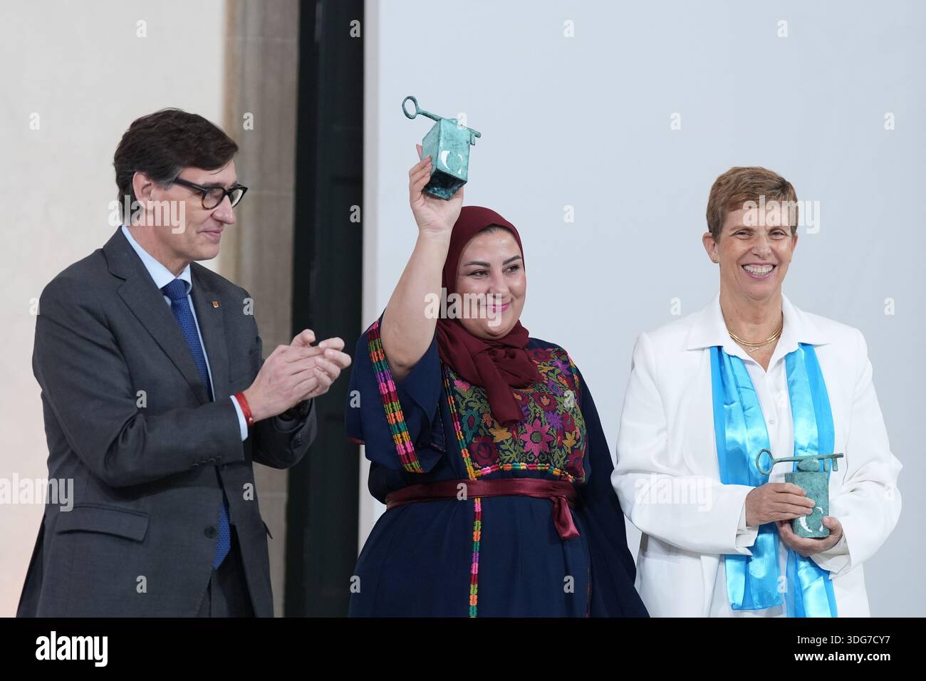 The President of the Generalitat, Salvador Illa, presents the 37th ...