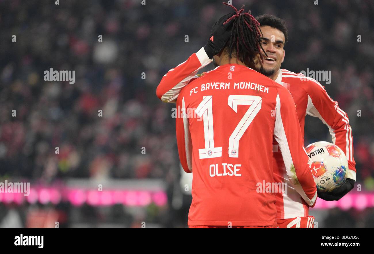 4:1 Goal, celebration after own goal by Moritz Jenz (Wolfsburg) from ...