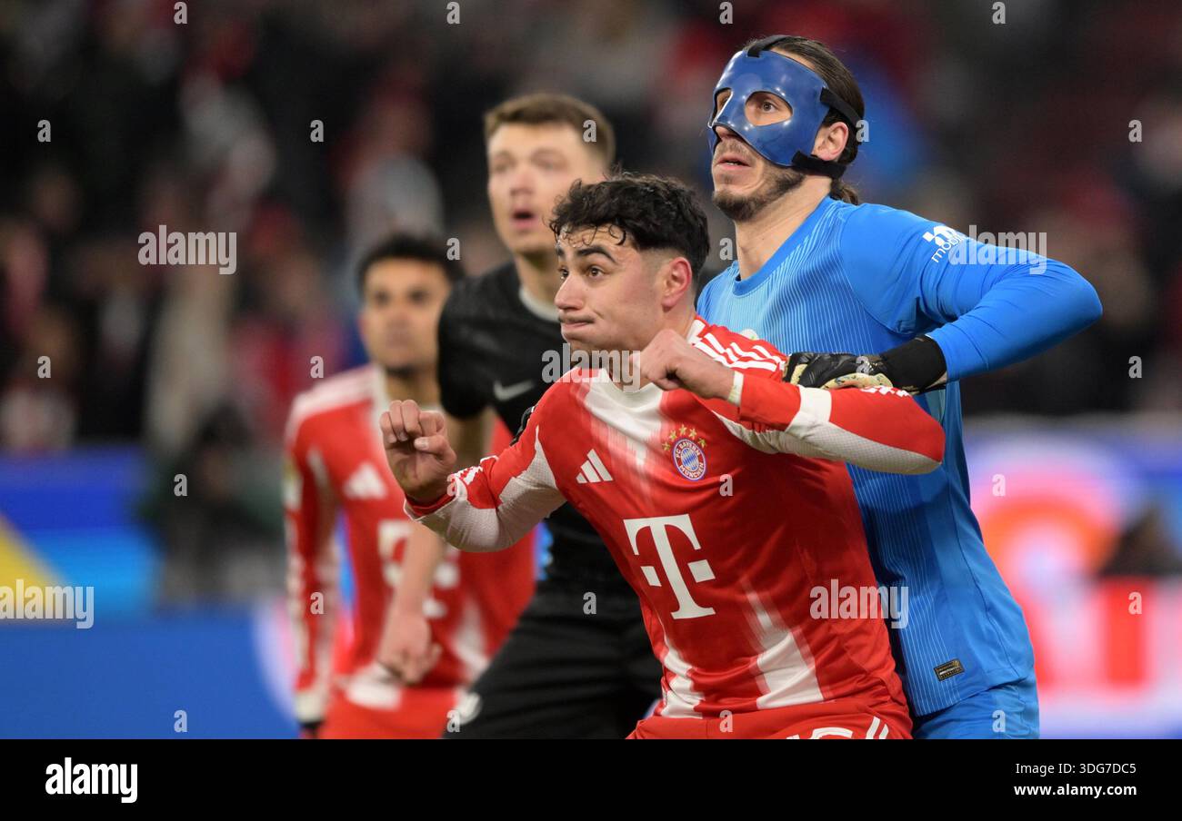 from left Aleksandar Pavlovic (Bayern), goalkeeper Kamil Grabara ...