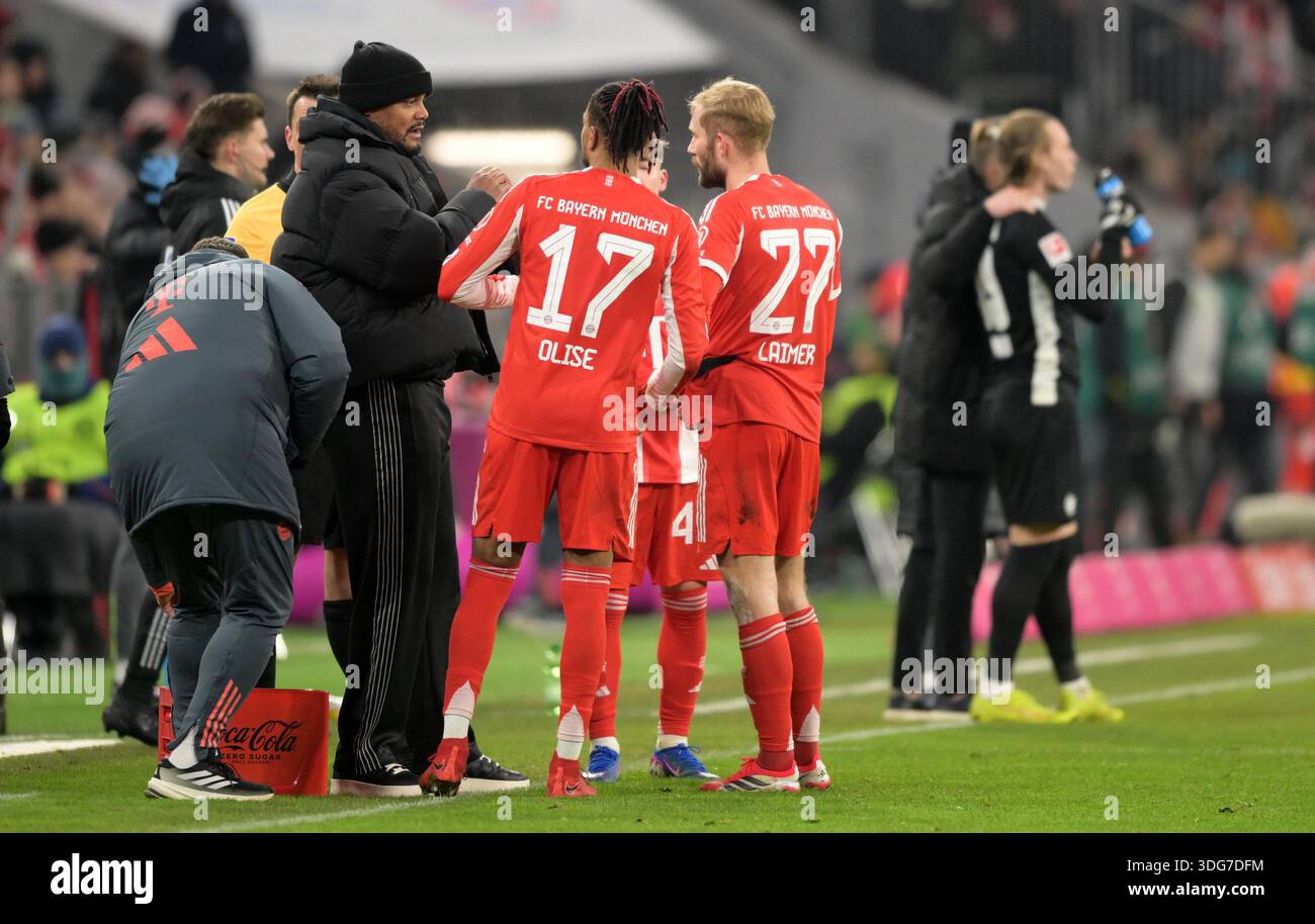From left: Coach Vincent Kompany (Bayern), Michael Olise, Konrad Laimer ...