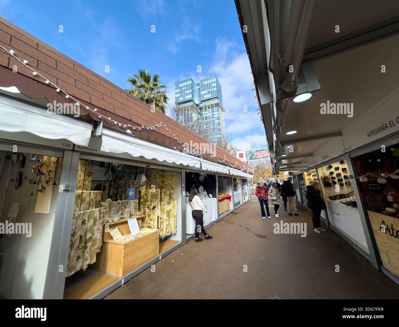Feria mercado de artesania de la comunidad de madrid hi-res stock ...