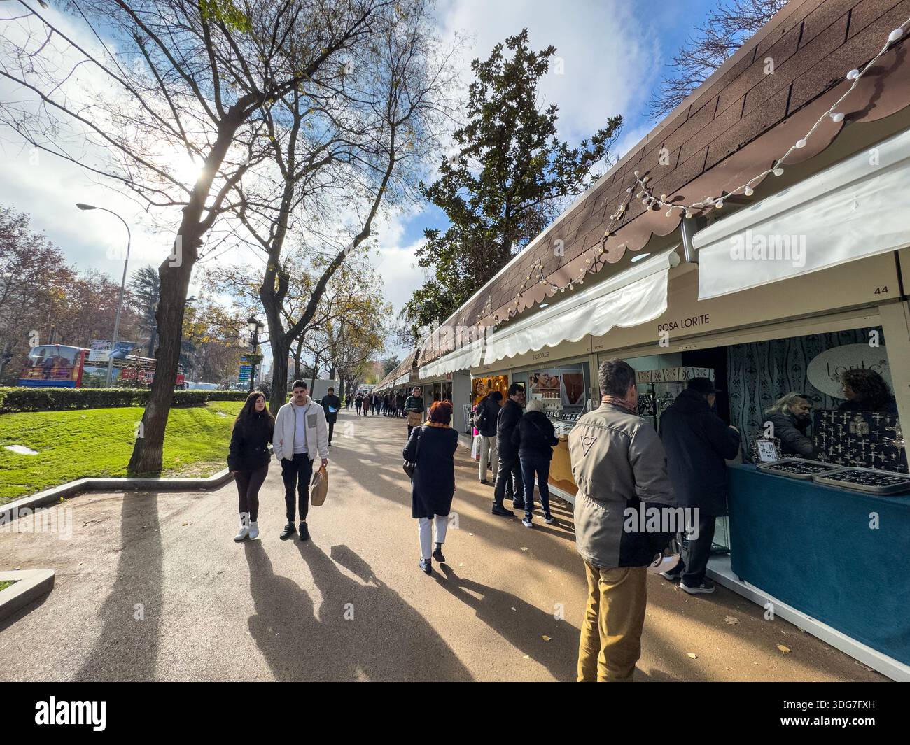 Feria mercado de artesania de la comunidad de madrid hi-res stock ...