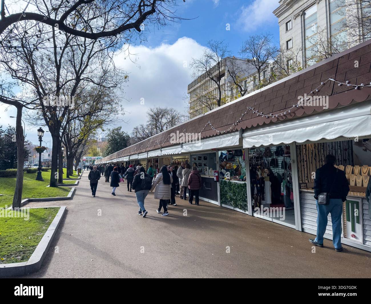 Feria mercado de artesania de la comunidad de madrid hi-res stock ...