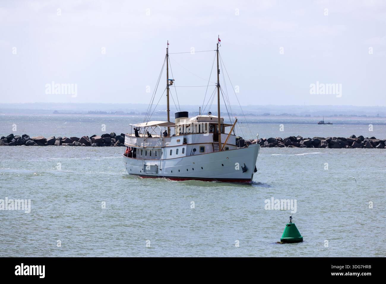 Dunkirk Little Ship Blue Bird of 1938 arrives into Ramsgate to take ...