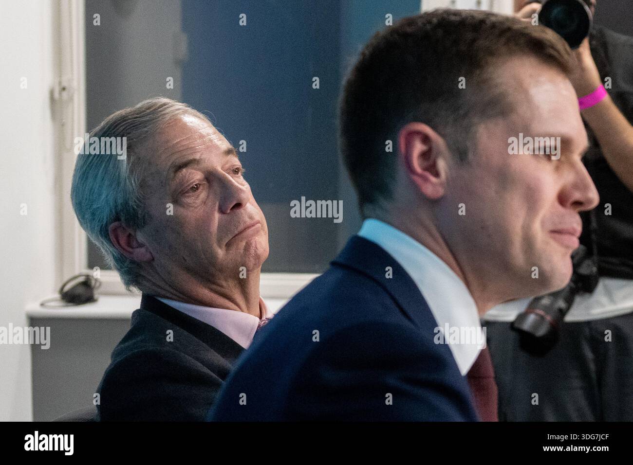 Robert jenrick nigel farage hi-res stock photography and images - Alamy