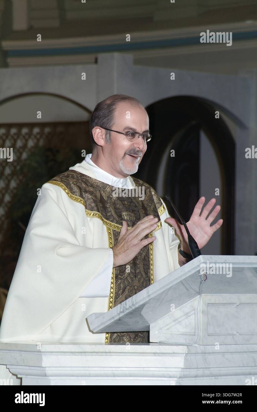 Roman catholic priest from hi-res stock photography and images - Alamy