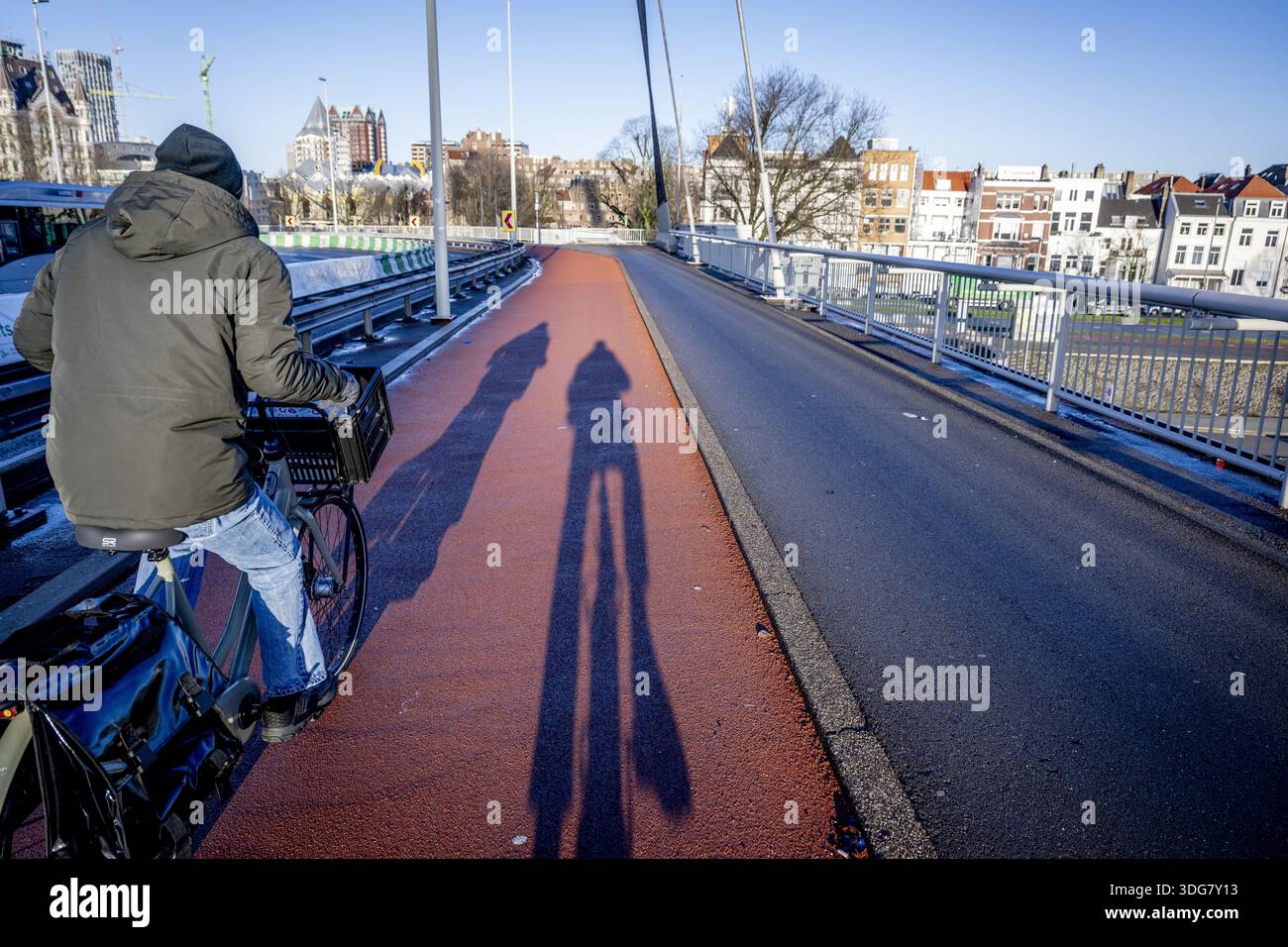 ROTTERDAM - A cyclist in traffic in Rotterdam ROBIN UTRECHT /ANP ...