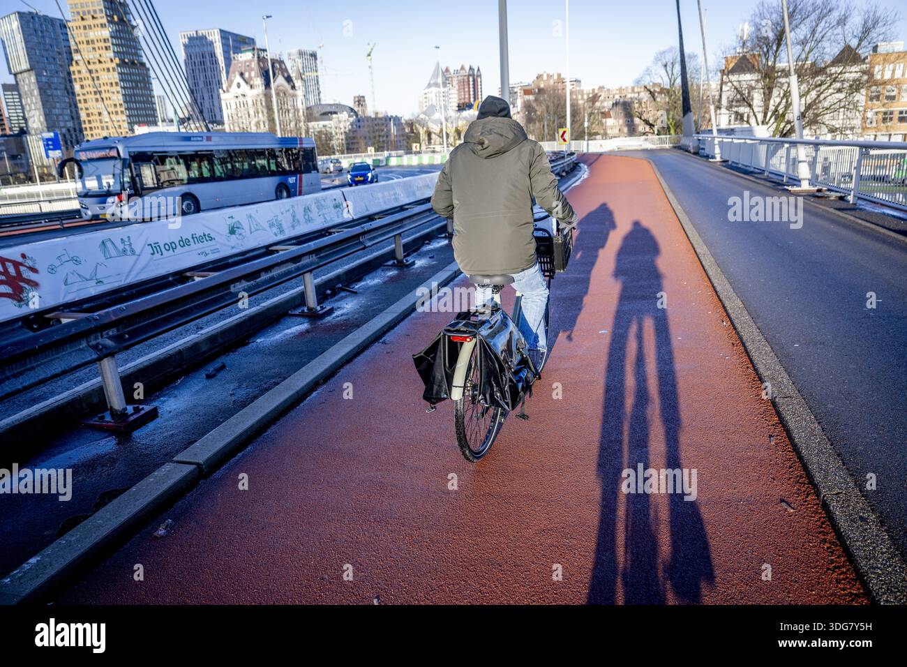 ROTTERDAM - A cyclist in traffic in Rotterdam ROBIN UTRECHT /ANP ...