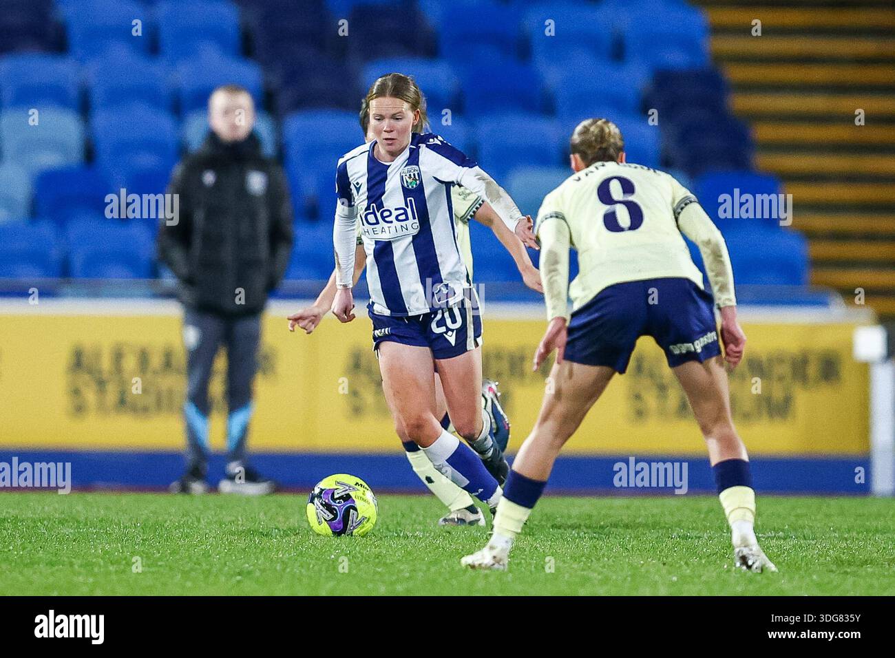 20, Phoebe Warner of West Bromwich Albion races forward with the ball ...