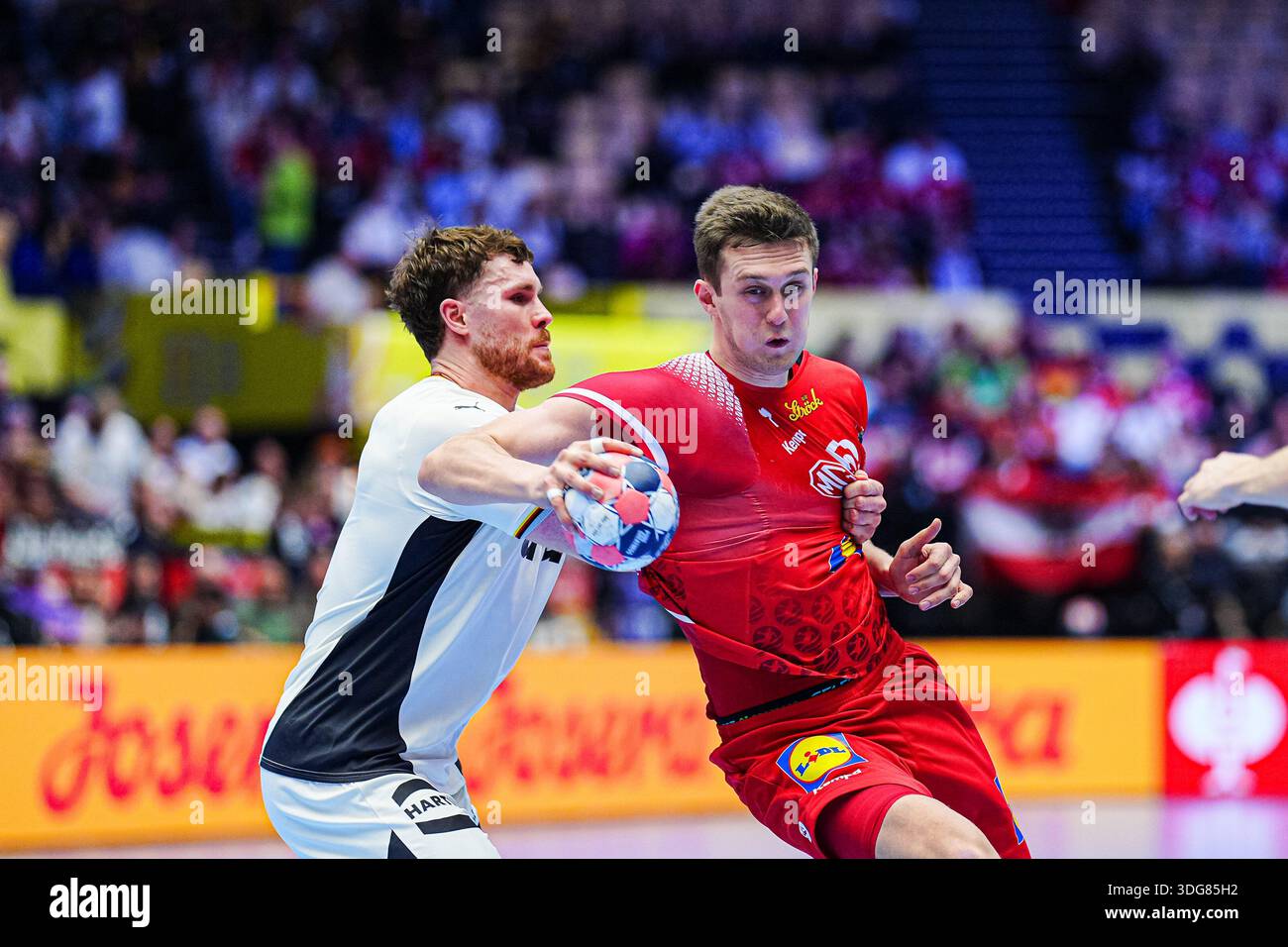 Johannes Golla (Deutschland, #04), Nikola Bilyk (Oesterreich, #53) DEN ...