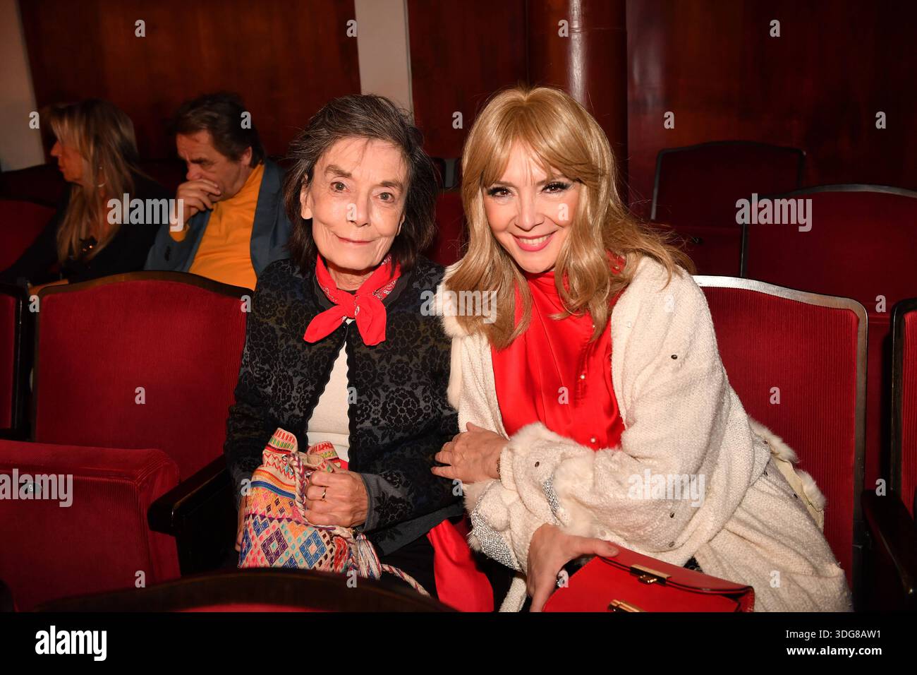 Irene Clarin und Cornelia Corba / Premiere / Wer schießt auf Frau ...