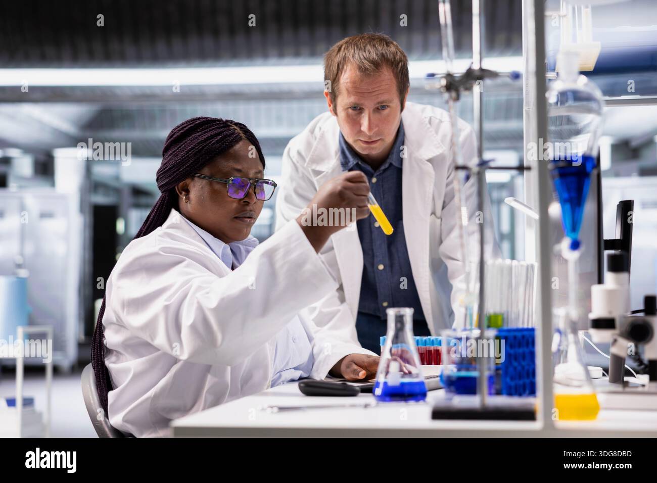 Diverse coworkers in biolab hi-res stock photography and images - Alamy