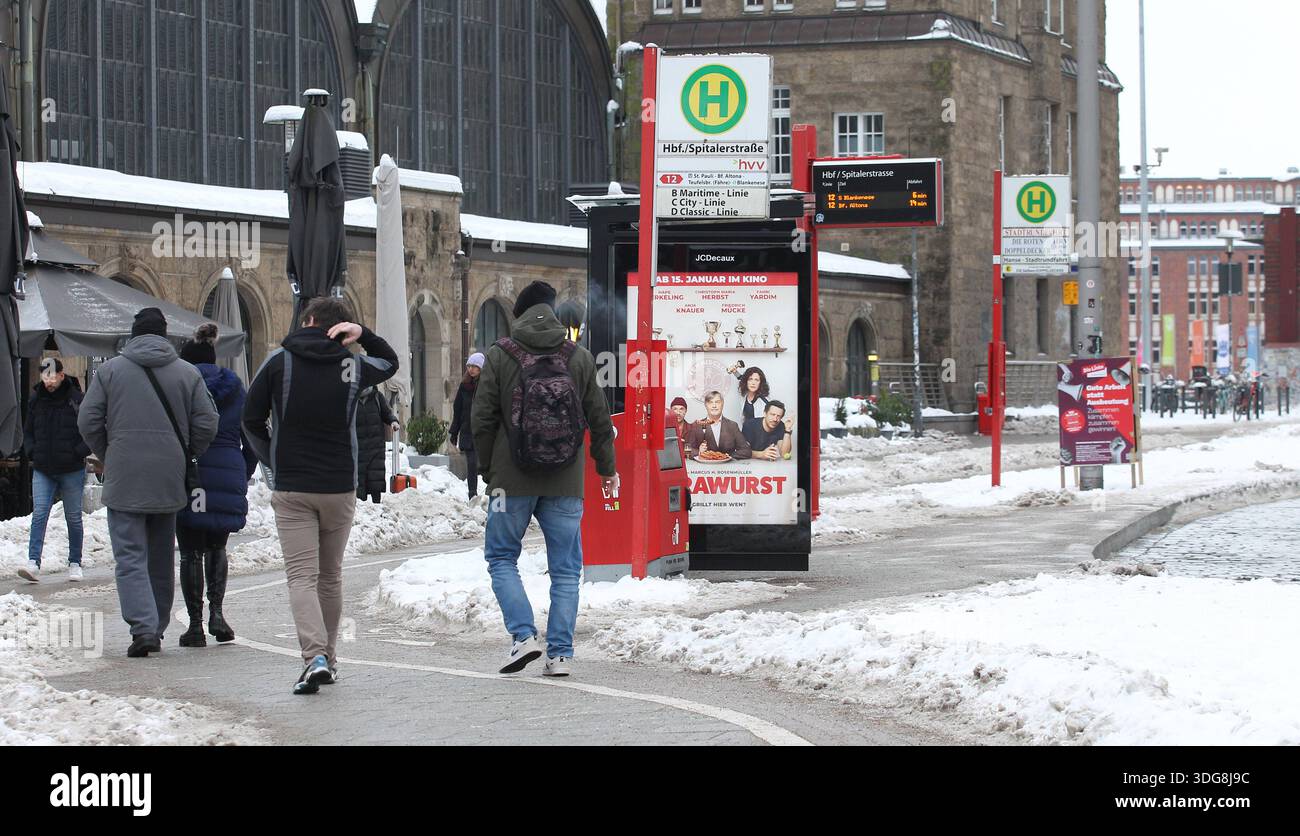 Werbetafel von JCDecaux an der Bushaltestelle Hauptbahnhof ...