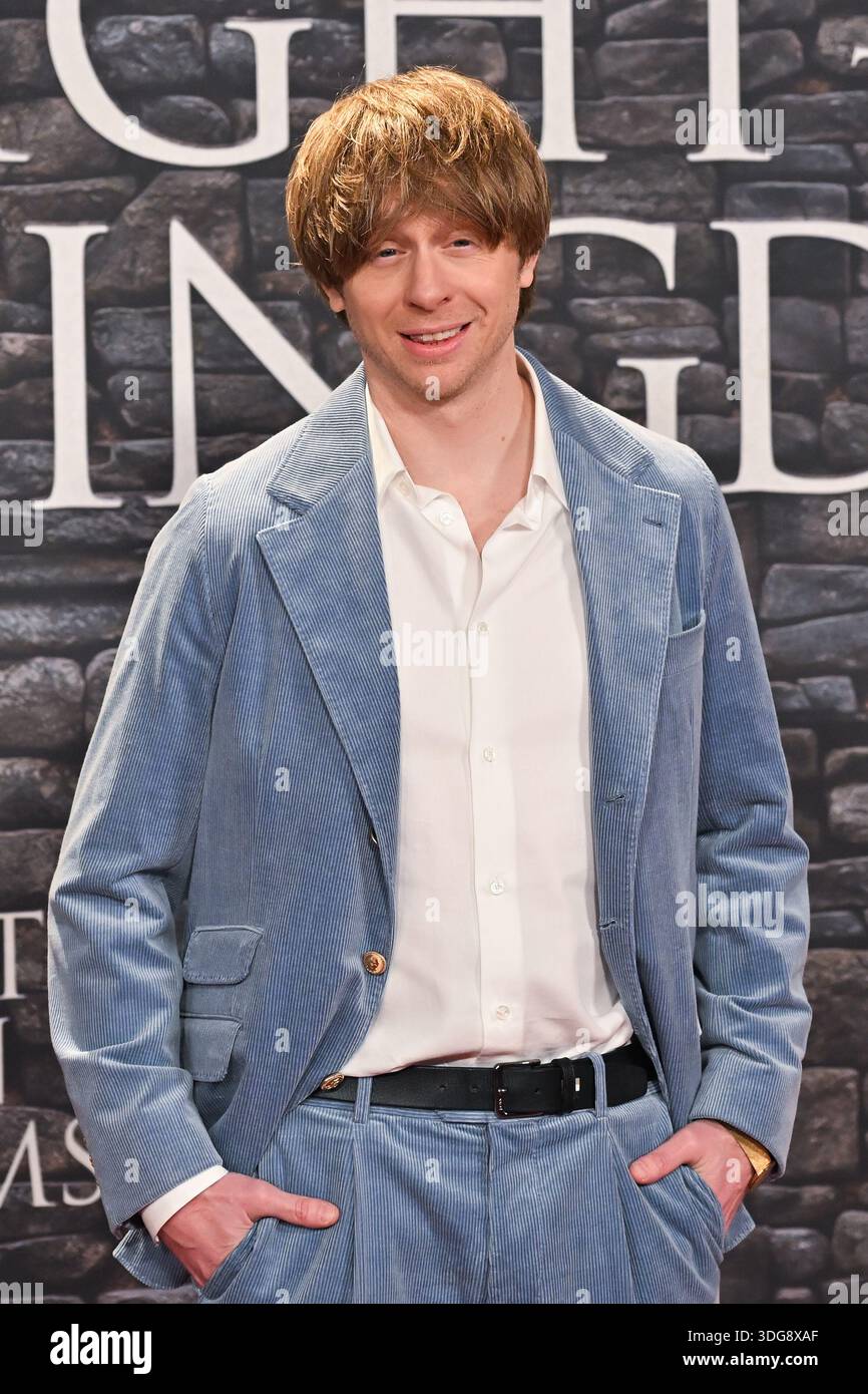 Ira Parker on the red carpet of the premiere Knight of the seven ...