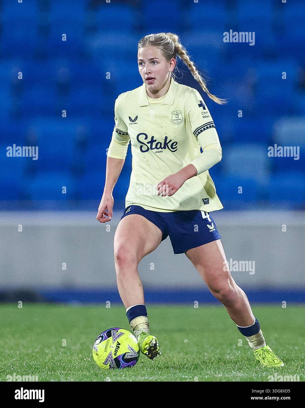 4, Issy Hobson of Everton on the ball during the Adobe Women's FA Cup ...