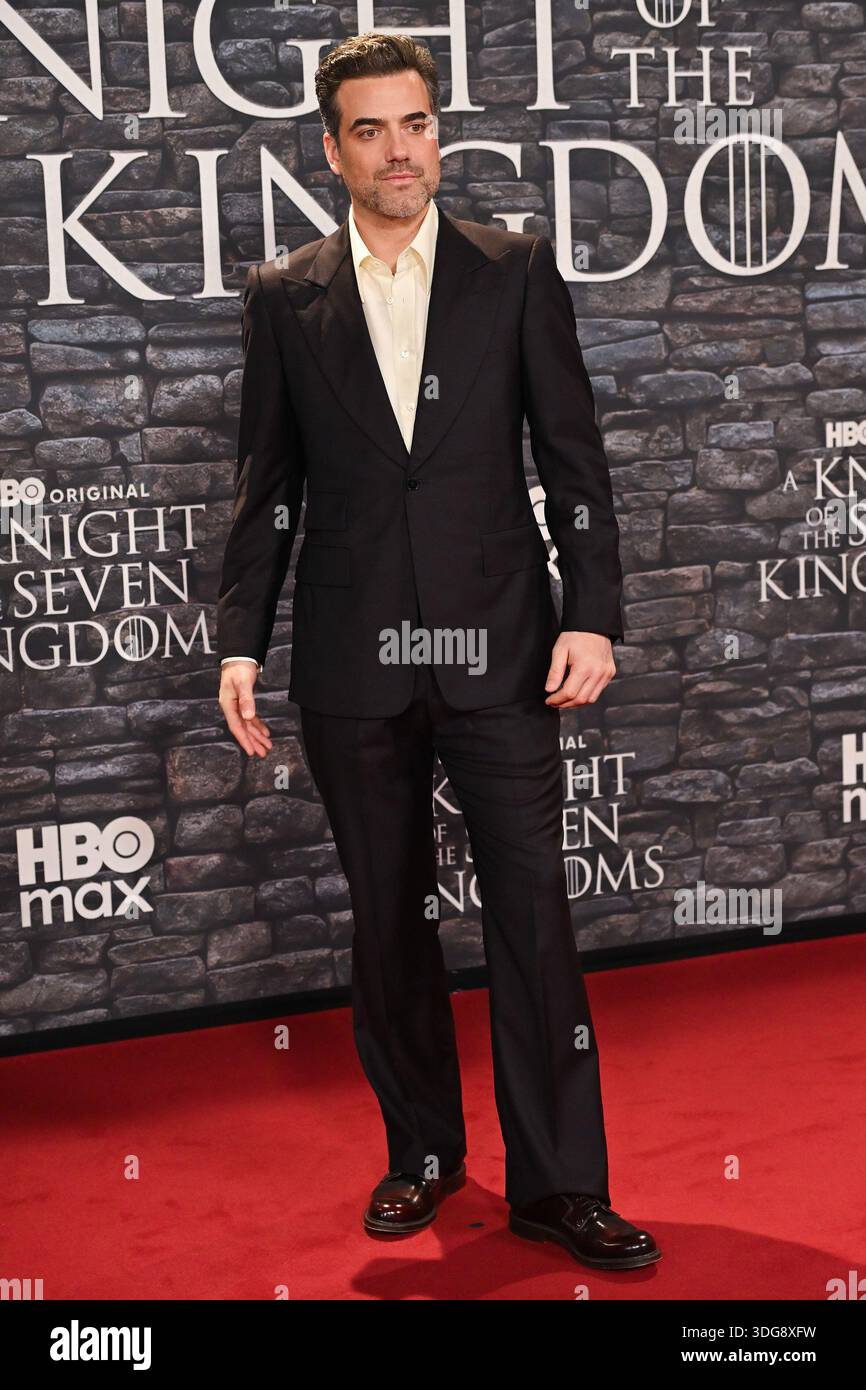 Daniel Ings on the red carpet of the premiere Knight of the seven ...