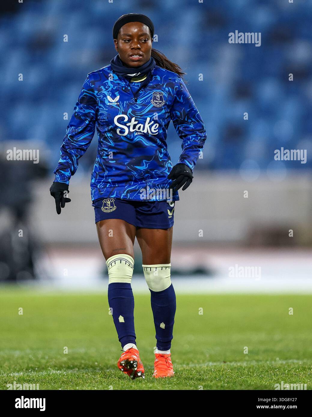 9, Toni Payne of Everton at warm up during the Adobe Women's FA Cup ...