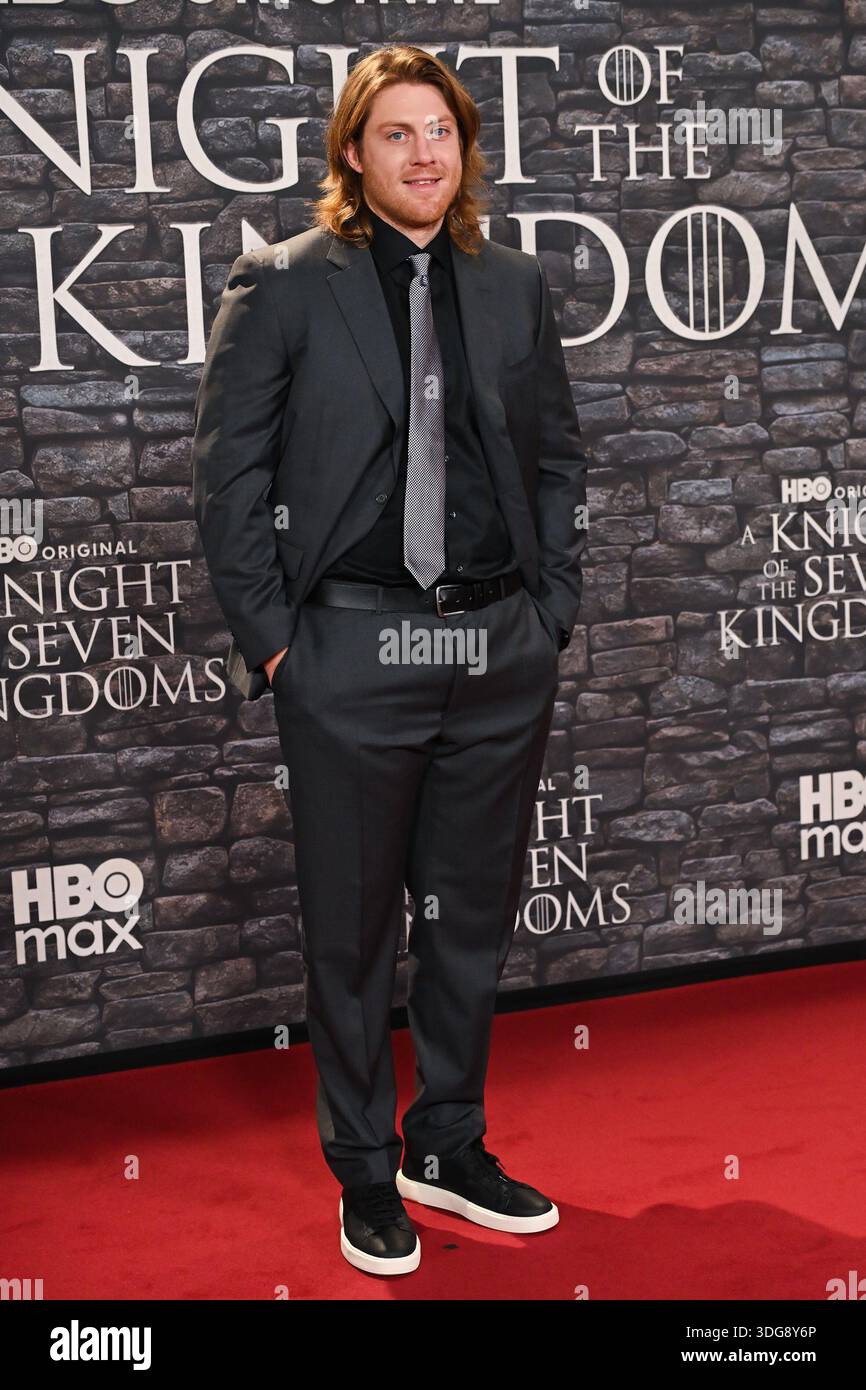 Peter Claffey on the red carpet of the premiere Knight of the seven ...