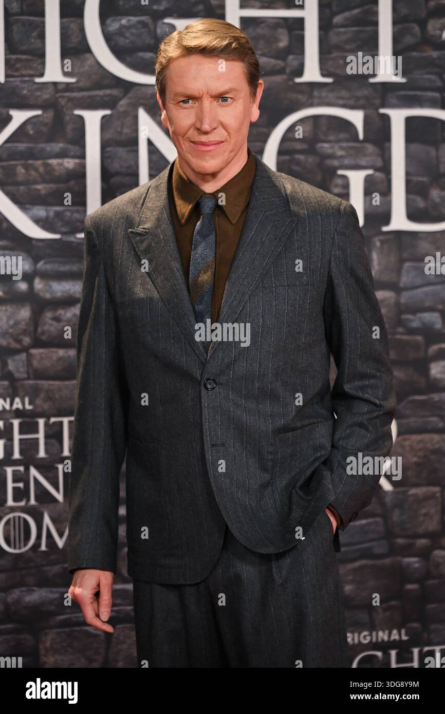Sam Spruell on the red carpet of the premiere Knight of the seven ...