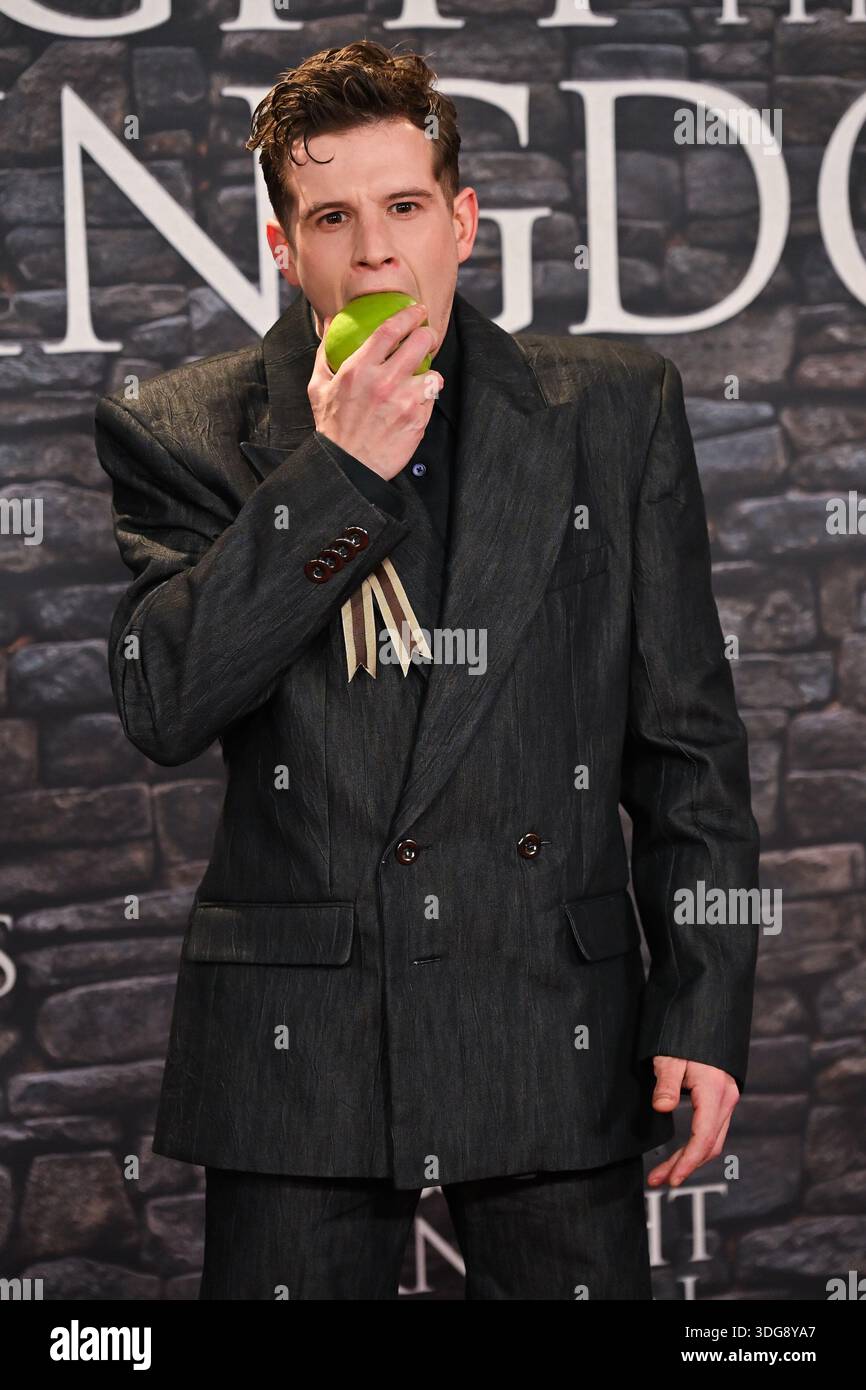 Shaun Thomas on the red carpet of the premiere Knight of the seven ...