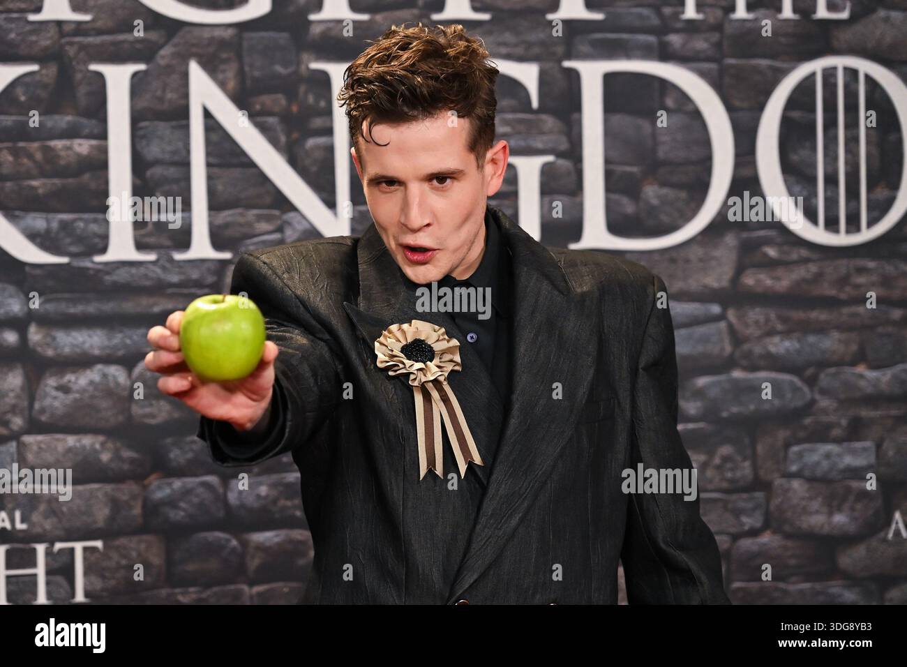 Shaun Thomas on the red carpet of the premiere Knight of the seven ...