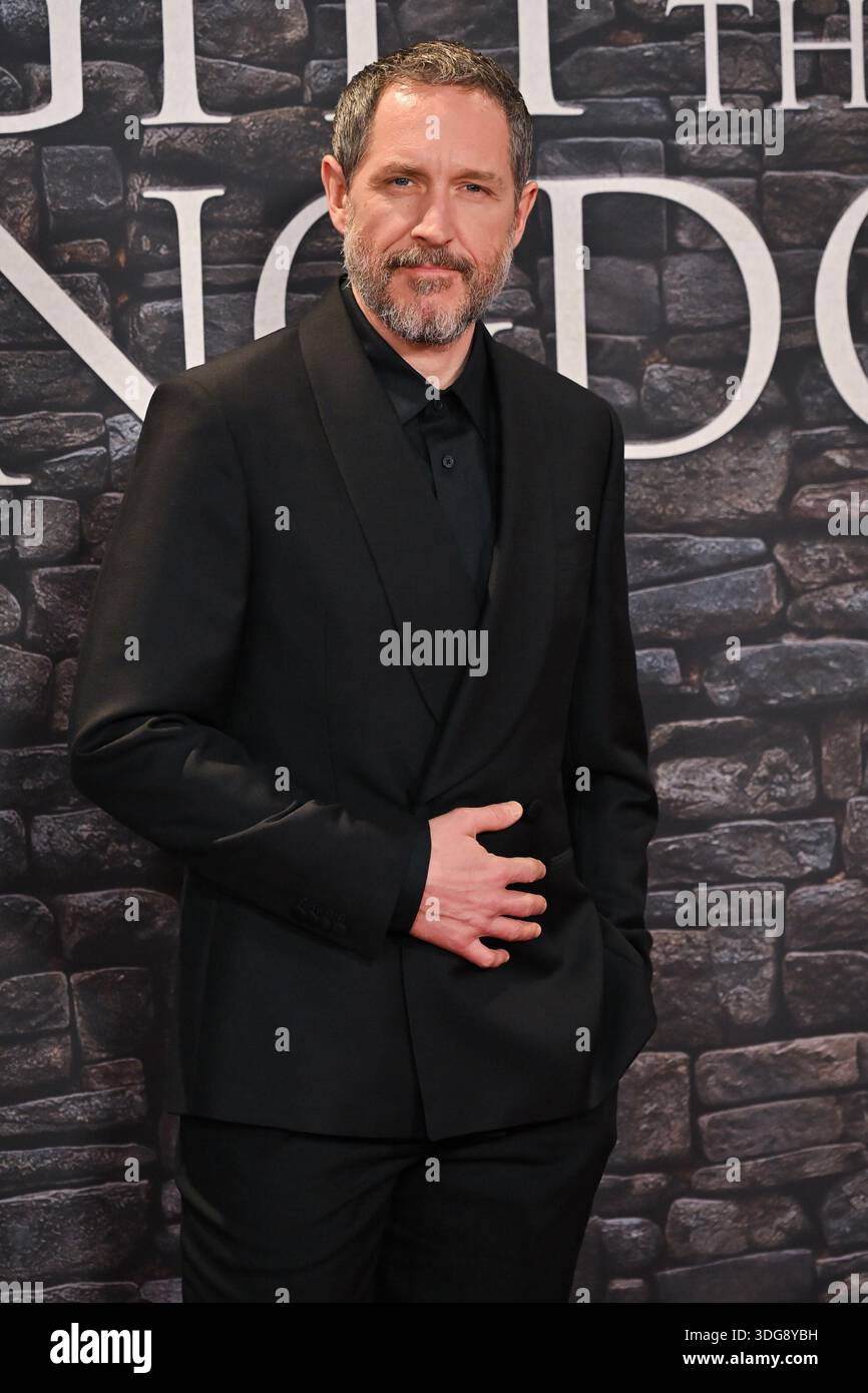 Bertie Carvel on the red carpet of the premiere Knight of the seven ...