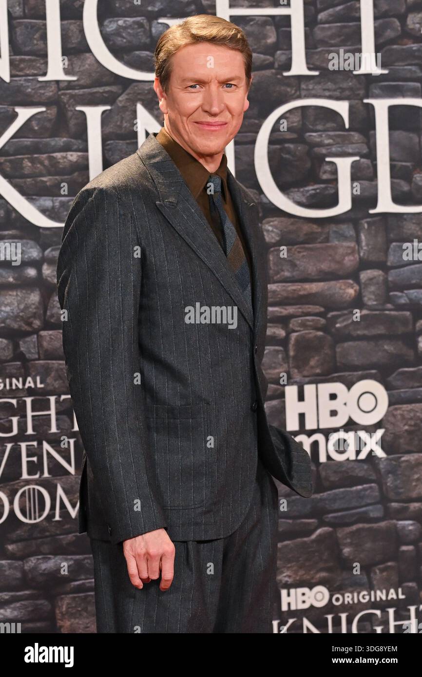 Sam Spruell on the red carpet of the premiere Knight of the seven ...