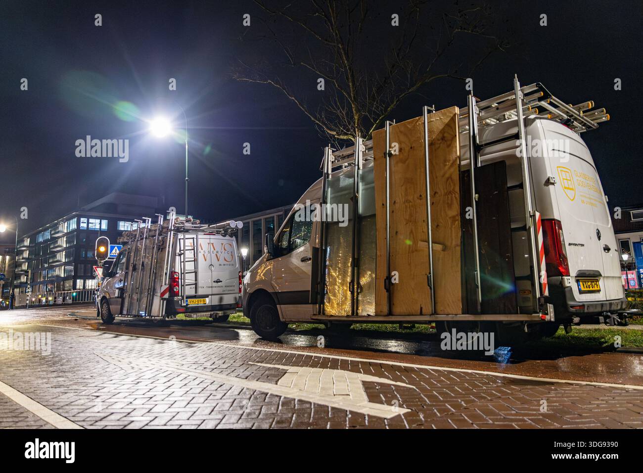 UTRECHT - Glazier near a building on Visscherssteeg where an explosion ...
