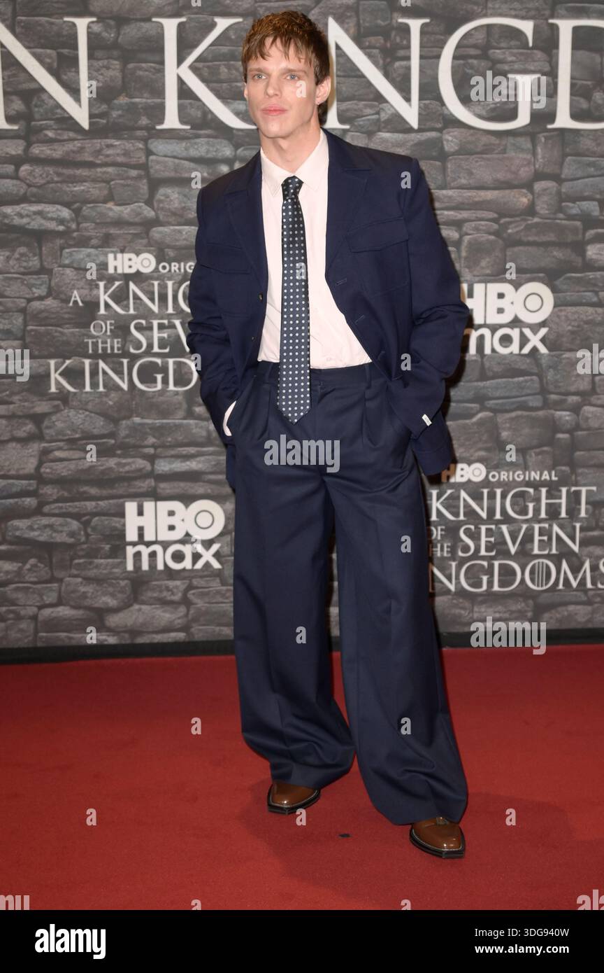 Finn Bennet attends the red carpet of HBOMax series A knight of the ...