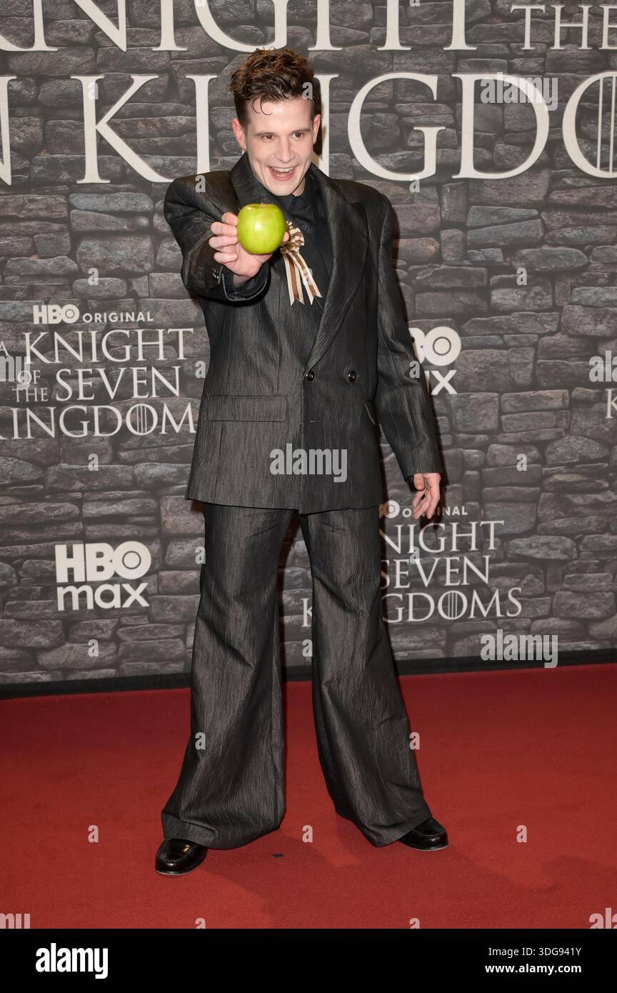 Shaun Thomas attends the red carpet of HBOMax series A knight of the ...