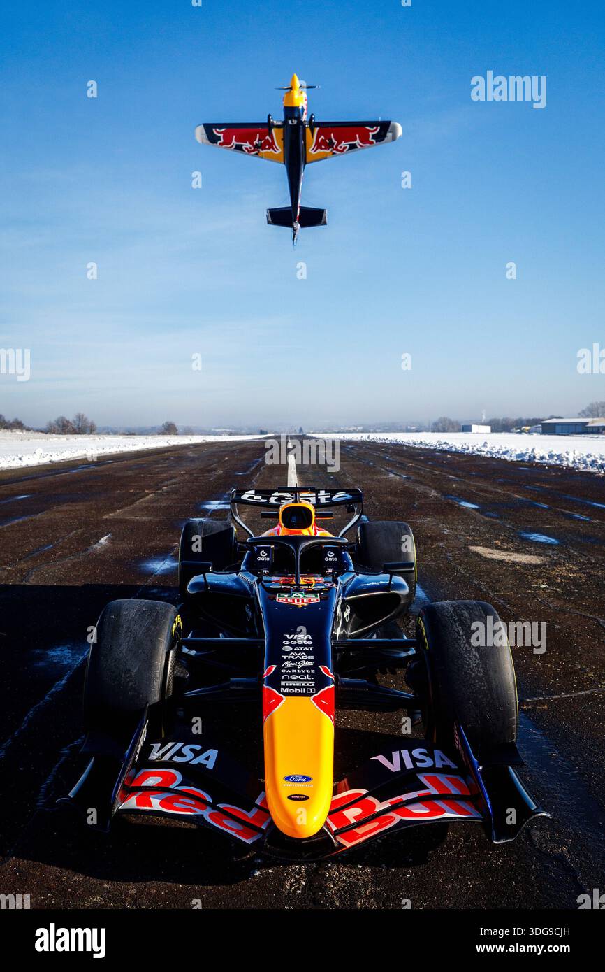 Czech pilot Martin Šonka unveiled Oracle Red Bull Racing's 2026 Formula ...