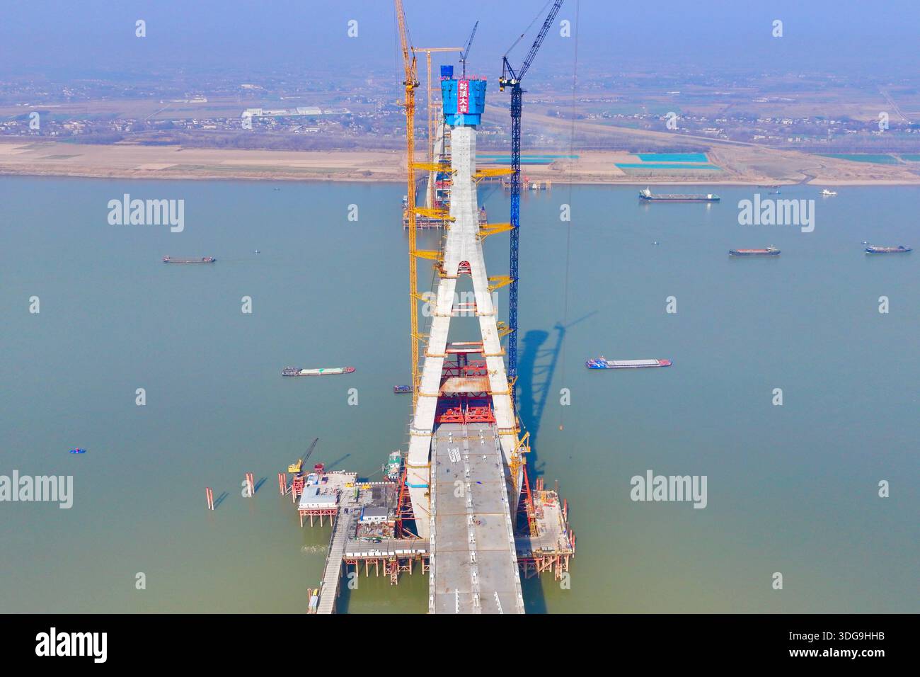 Chizhou,China.15th January 2026. The first main tower of the Chizhou ...