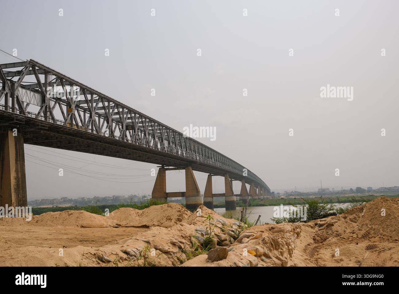 River niger bridge in nigeria hi-res stock photography and images - Alamy